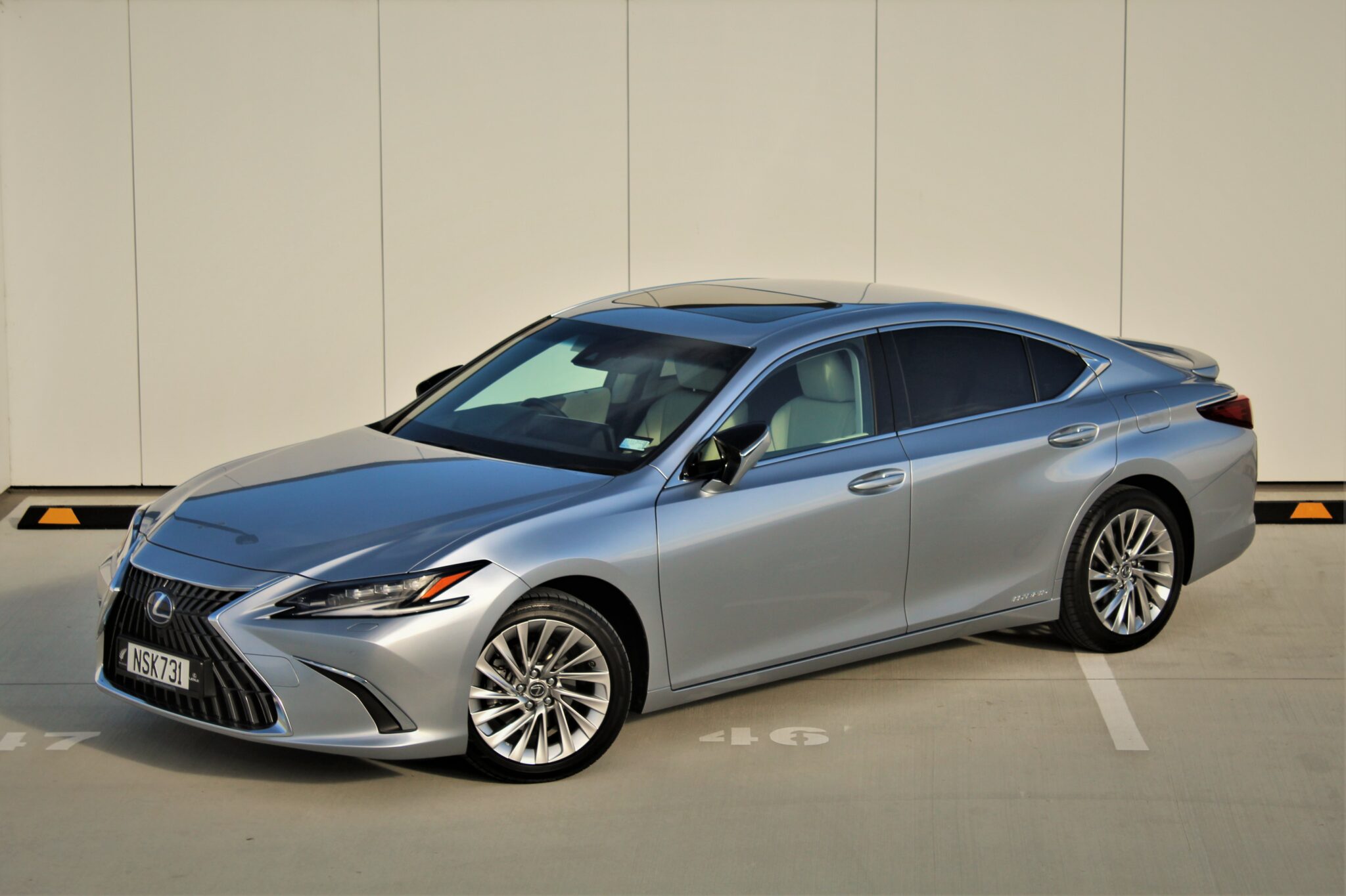 Luxury Underdog: 2022 Lexus ES300h Limited Review | Tarmac Life | Motoring | Tech | Experiences