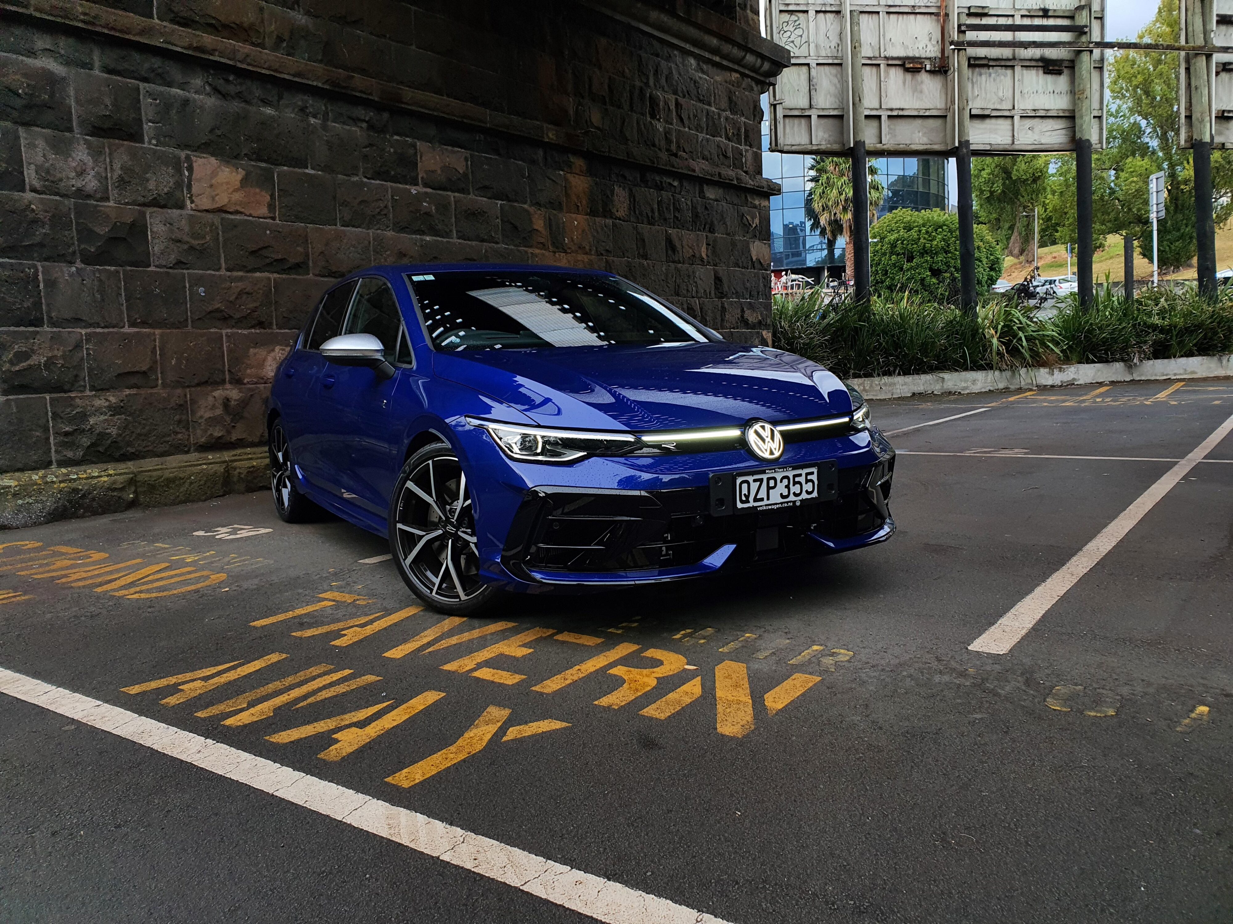 Comfortably Numb: 2025 Volkswagen Golf R Mk 8.5 Review | Tarmac Life ...