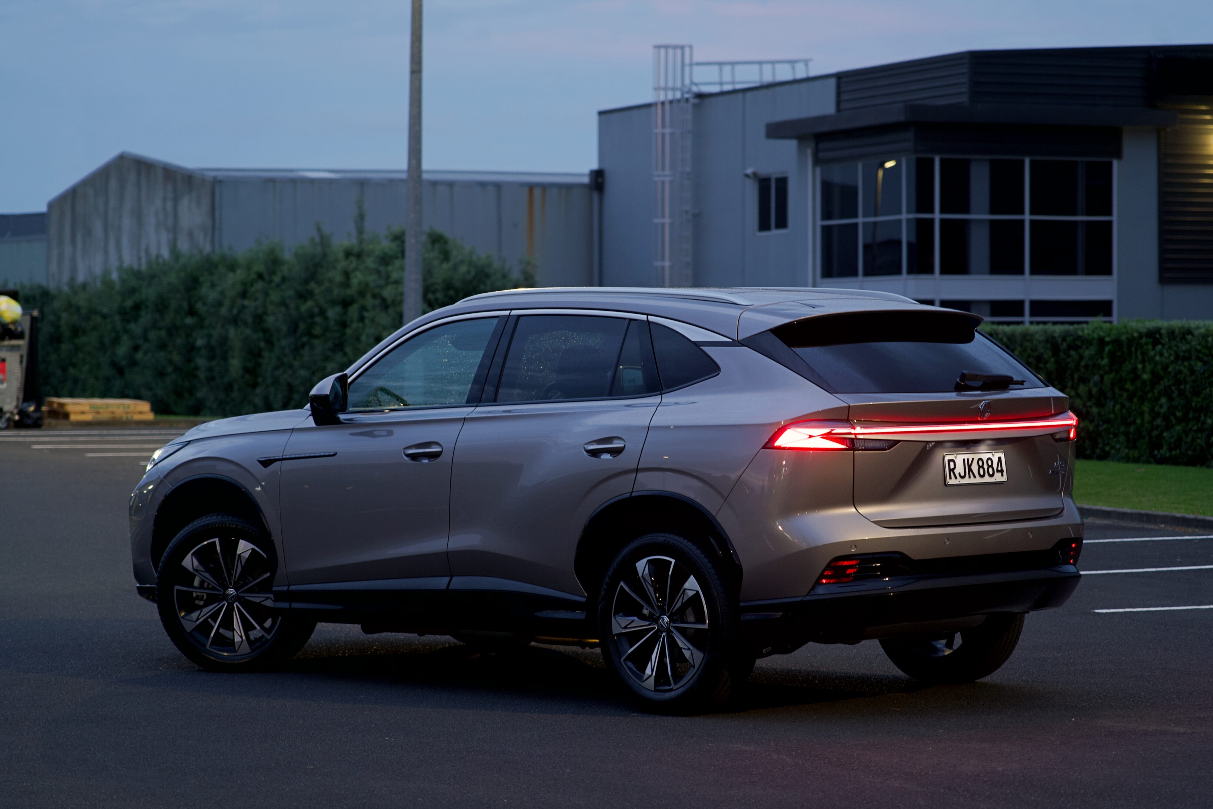 Less is more - MG HS Hybrid+ Review | Tarmac Life | Motoring | Tech | Experiences